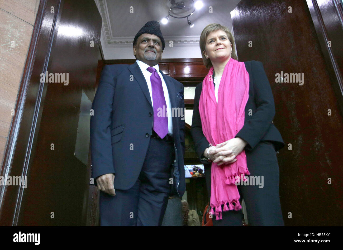 First Minister Nicola Sturgeon meets the head of the Ahmadiyya Muslim ...