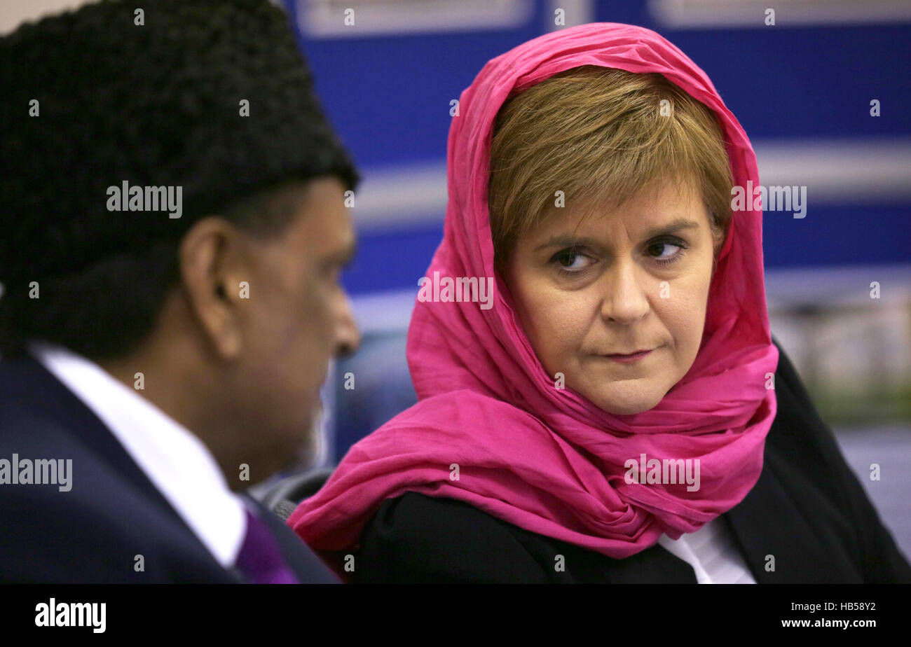 First Minister Nicola Sturgeon meets the head of the Ahmadiyya Muslim ...