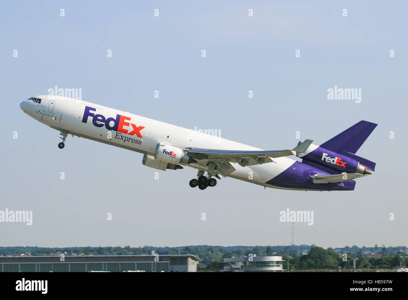 Fedex package hi-res stock photography and images - Alamy