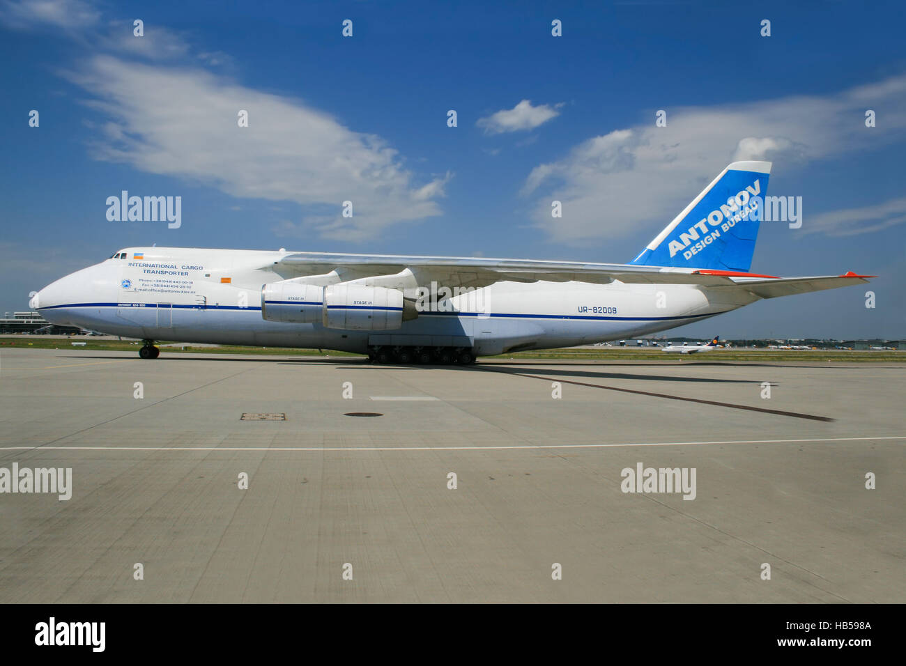 Antonov 124 aircraft hi-res stock photography and images - Alamy