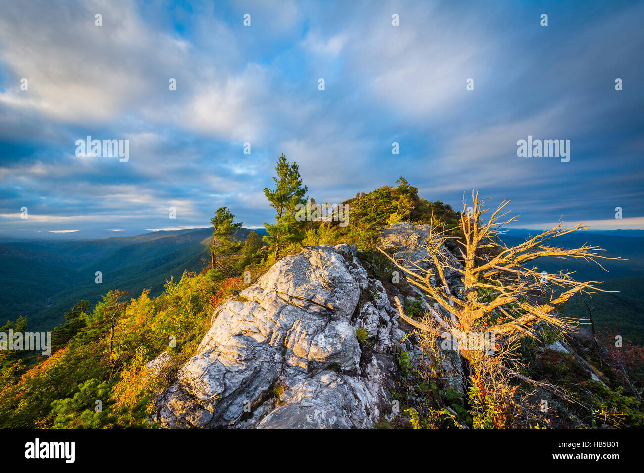 Table rock mountains south carolina hi-res stock photography and images ...