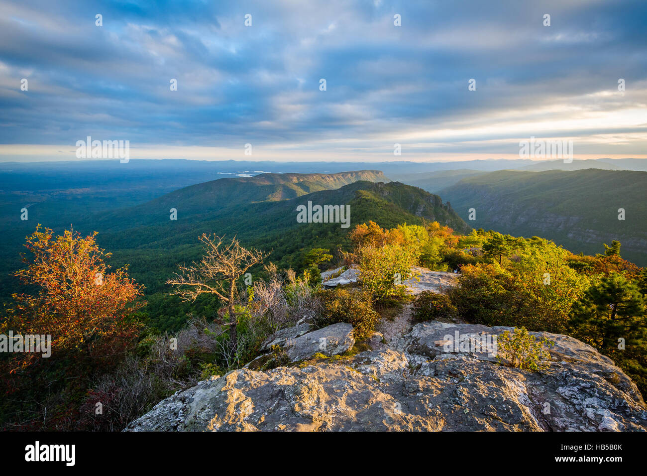 Table rock mountains south carolina hi-res stock photography and images ...