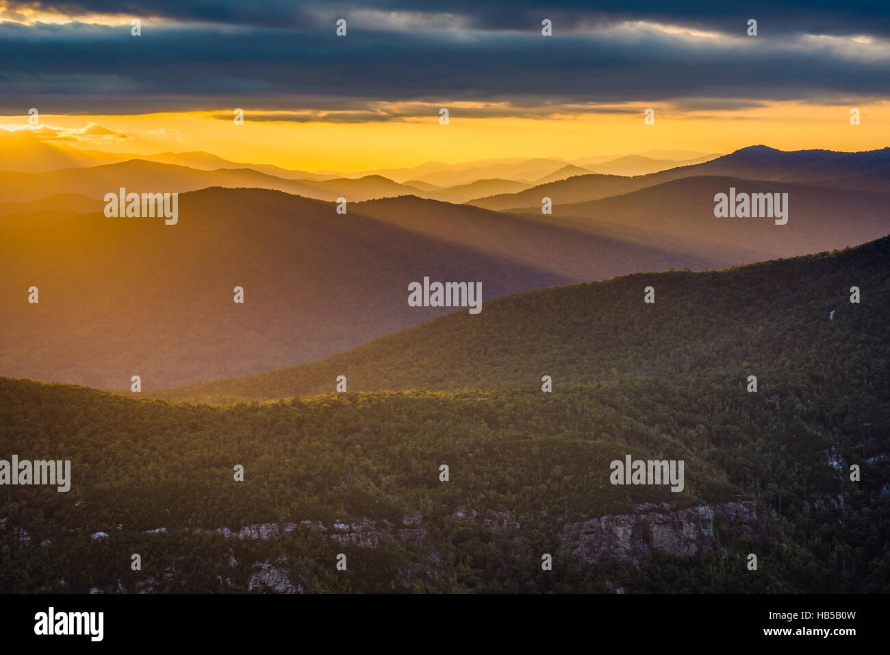 Mountain view from table rock north carolina hi-res stock photography ...