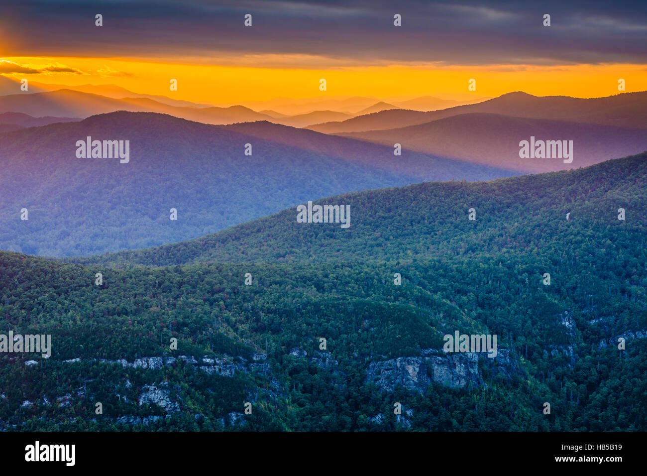 Table rock mountains south carolina hi-res stock photography and images ...