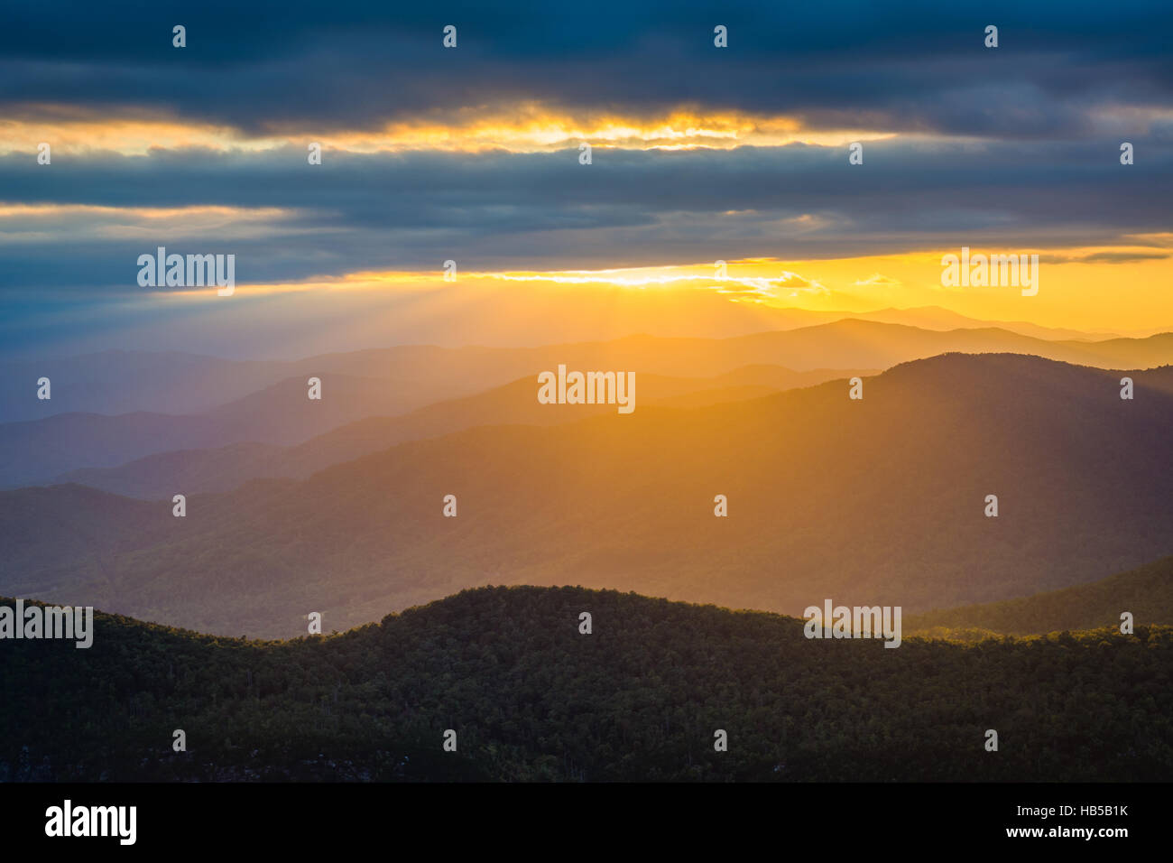 Mountain view from table rock north carolina hi-res stock photography ...