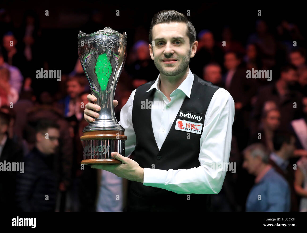 Ronnie osullivan celebrates trophy hi-res stock photography and images ...
