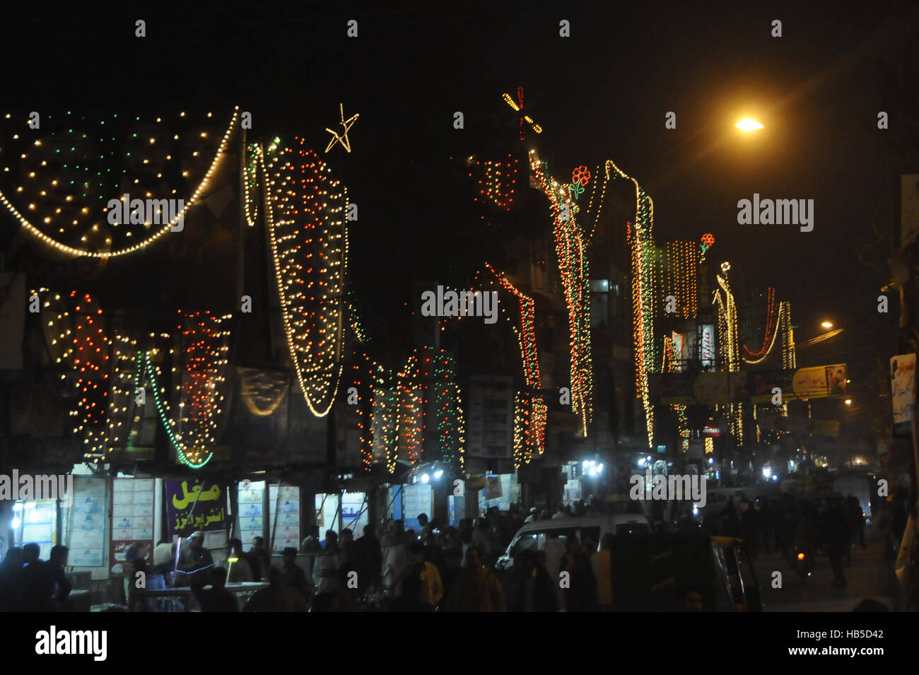 Rawalpindi, Pakistan. 04th Dec, 2016. Illuminated view of Mosque and ...