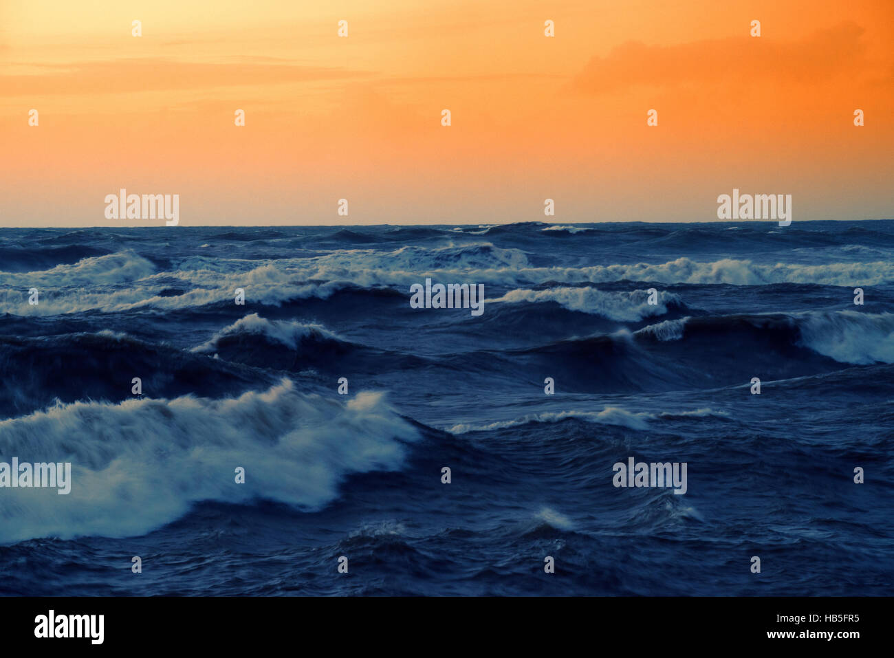 Sunset over water ocean hi-res stock photography and images - Alamy
