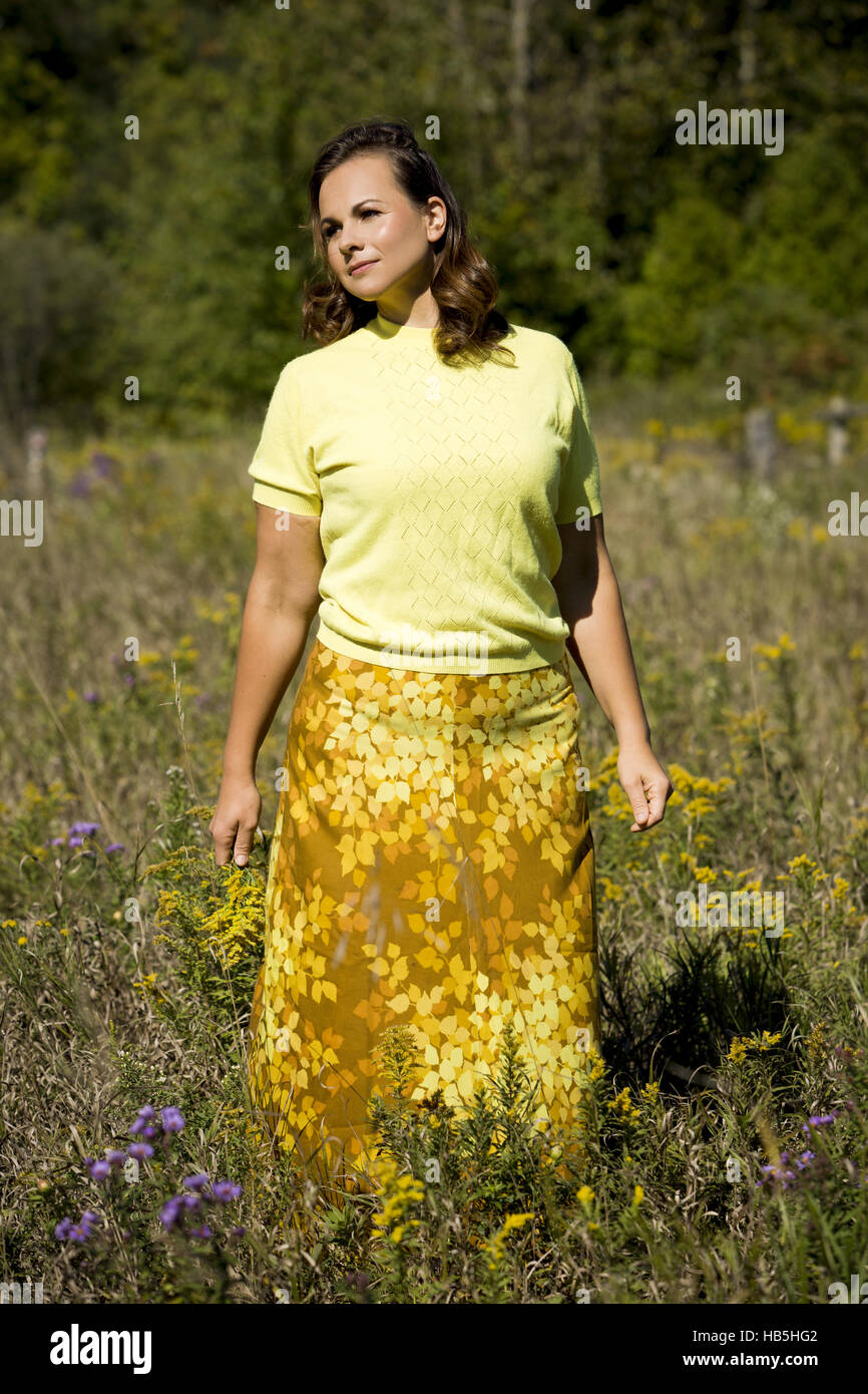 Yellow outfit hi-res stock photography and images - Alamy