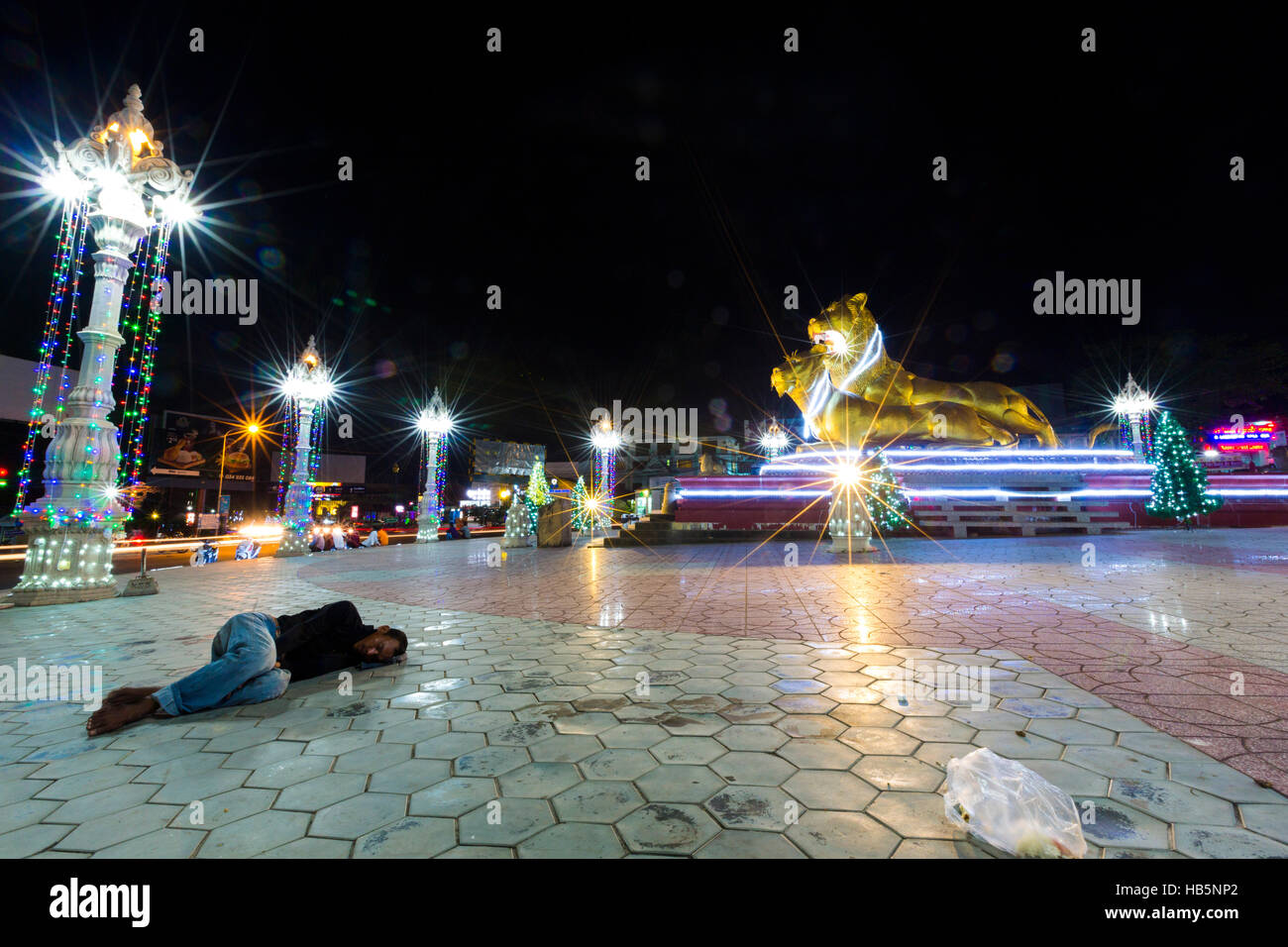 Night poverty hi-res stock photography and images - Alamy