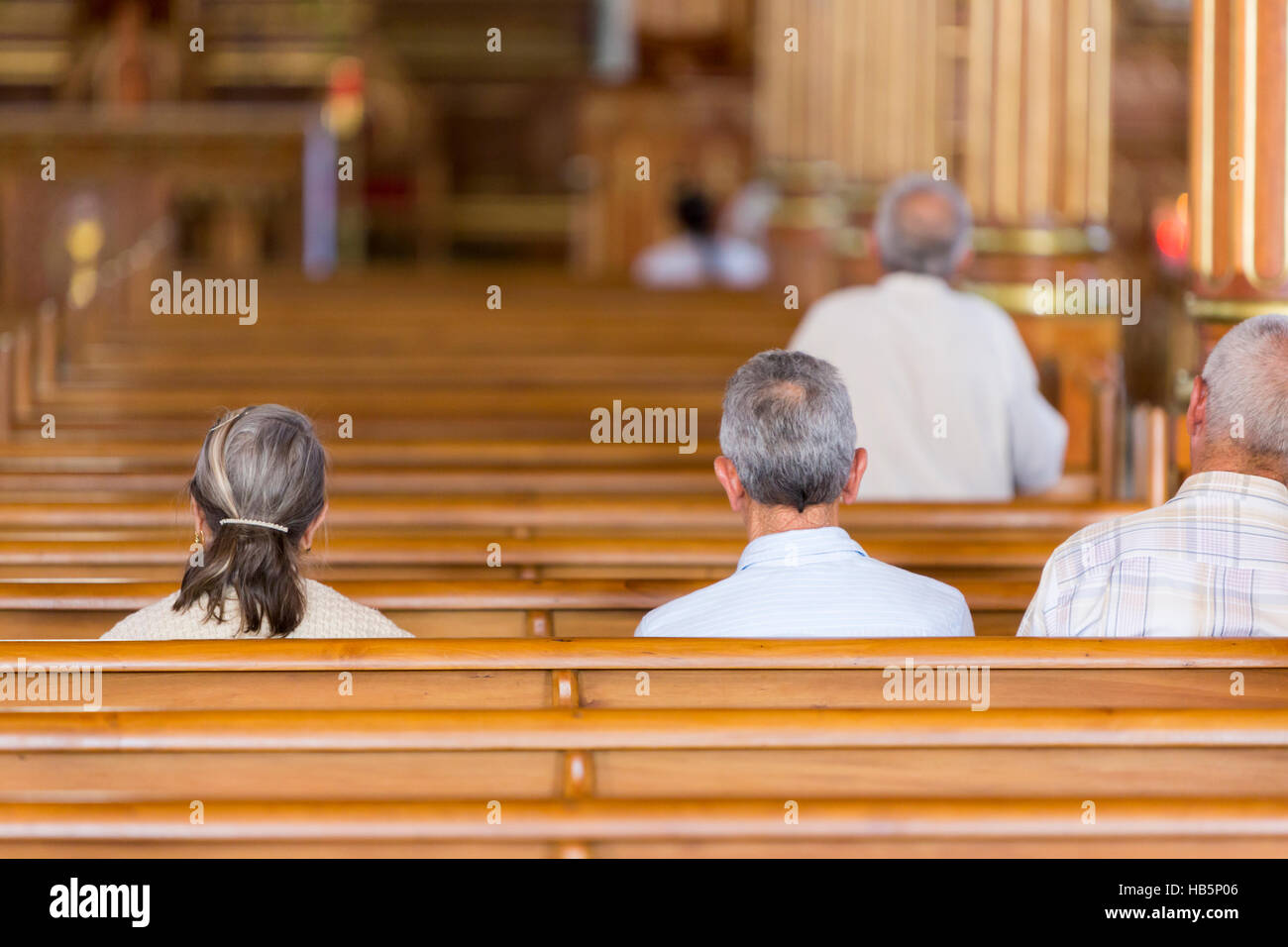 People praying church hi-res stock photography and images - Alamy