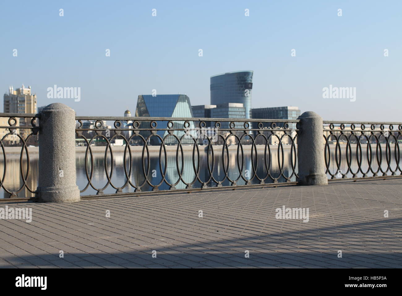 Embankment cast-iron fence Stock Photo - Alamy