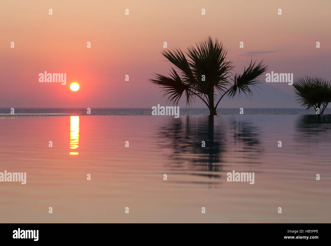 Paradise sunset hi-res stock photography and images - Alamy