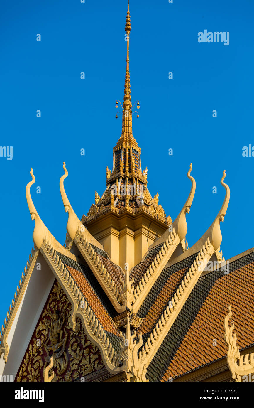 Roof of the Royal Palace in Phnom Penh. Khmer architecture, Cambodia ...