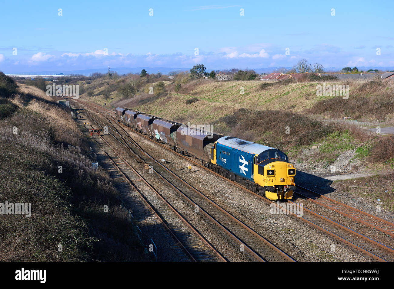 37025 'Inverness TMD' passes through Pilning with 4B20 0910 Barry to ...