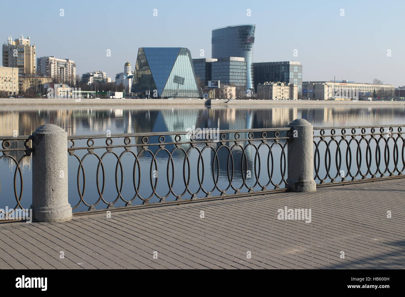 Embankment cast-iron fence Stock Photo - Alamy
