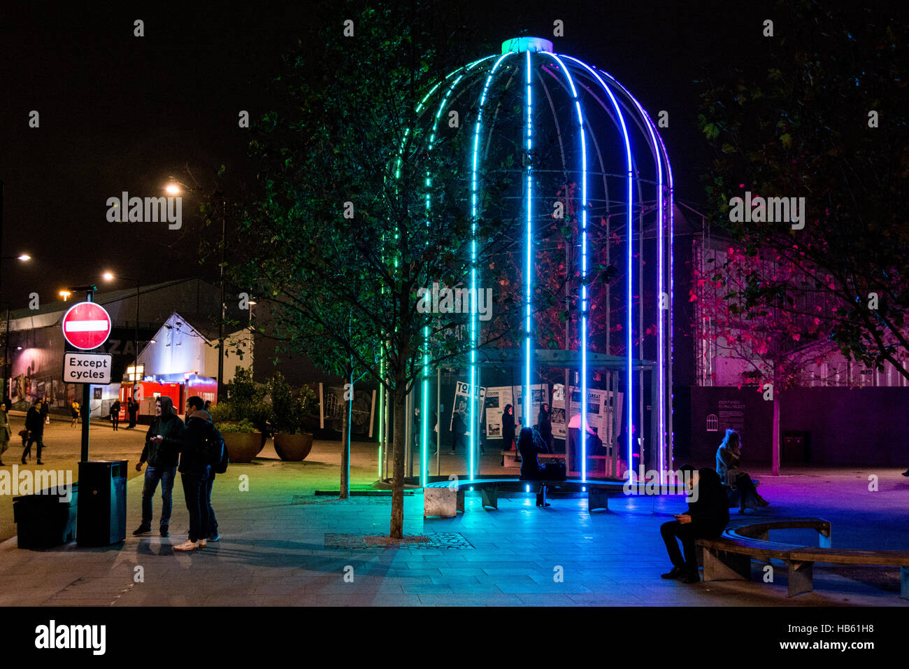 Kings cross square london hi-res stock photography and images - Alamy