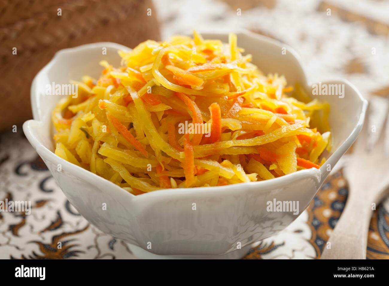 Bowl with pickled indonesian atjar tjampoer Stock Photo - Alamy
