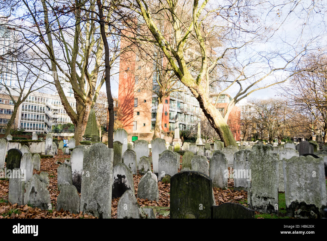 Bunhill fields burial ground or cemetery hi-res stock photography and ...