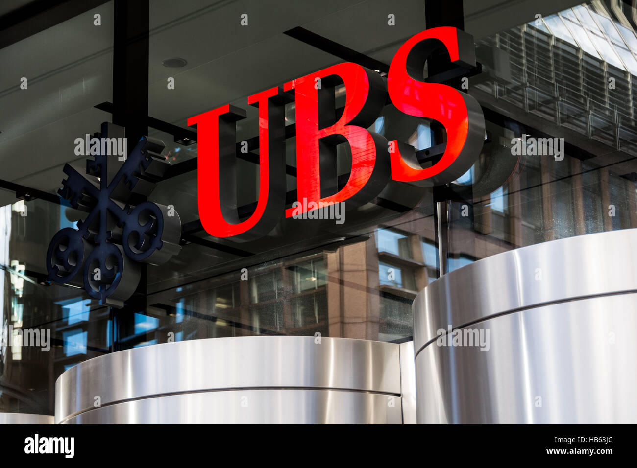 Ubs logo london hi-res stock photography and images - Alamy