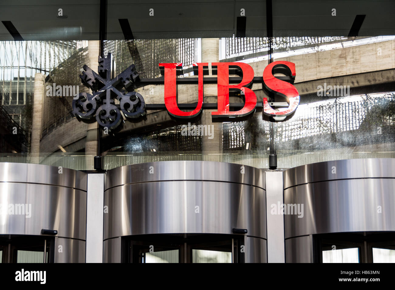 Ubs broadgate headquarters hi-res stock photography and images - Alamy