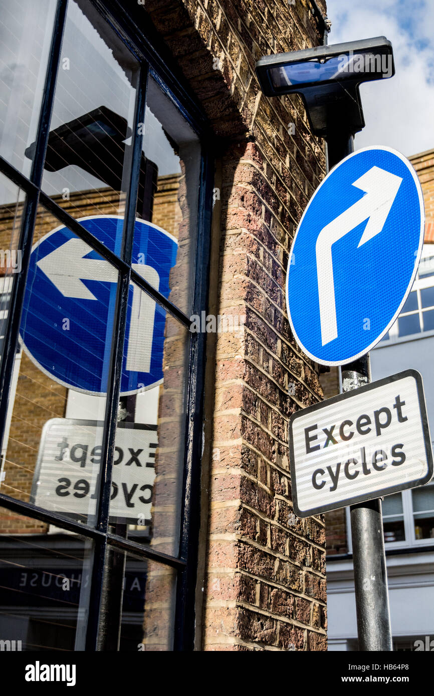 Turn right ahead sign hi-res stock photography and images - Alamy