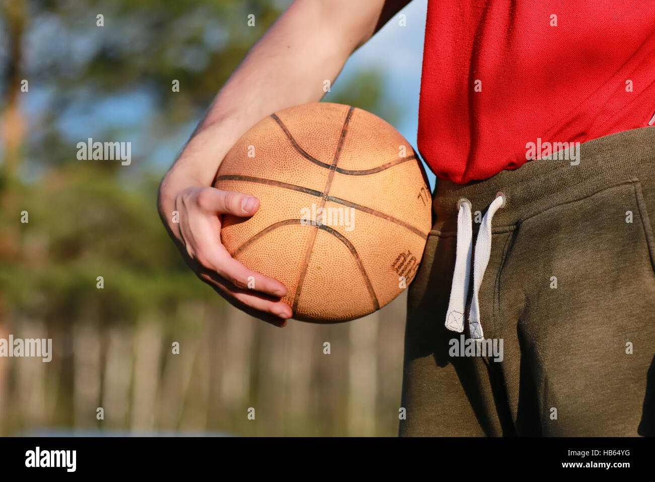 hand hold basketball Stock Photo - Alamy