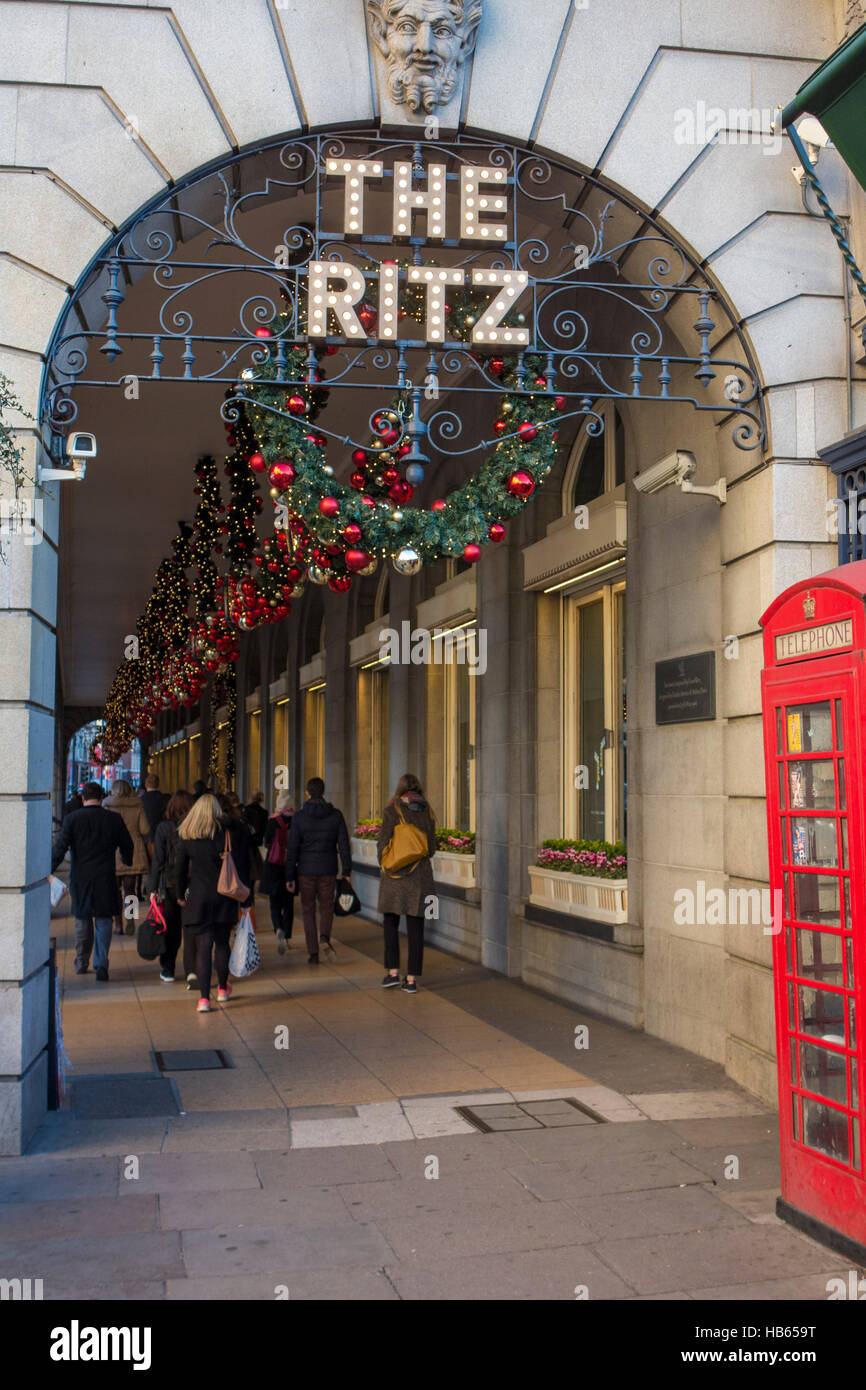 Christmas decorations at the famous Ritz Hotel Stock Photo - Alamy
