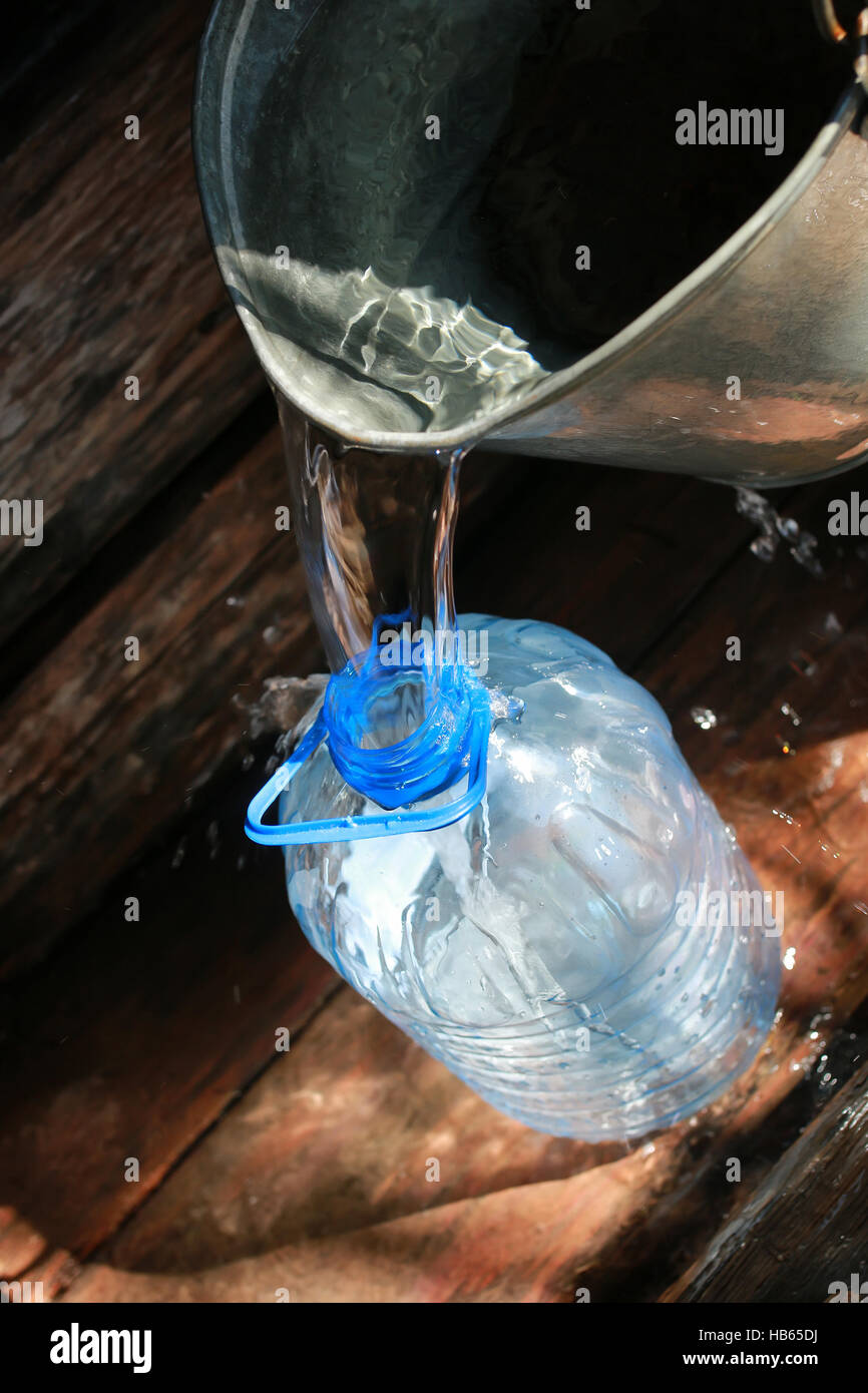 draw water from the well Stock Photo - Alamy