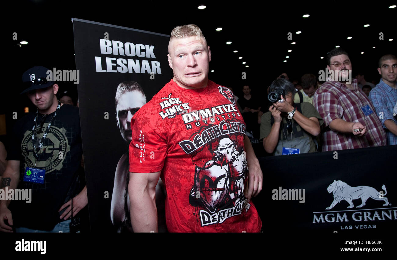 UFC fighter Brock Lesnar during a training session before UFC 116 on ...