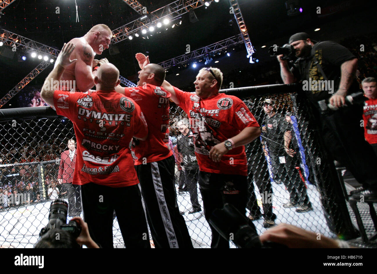 UFC fighter Brock Lesnar celebrates his victory over Shane Carwin at ...