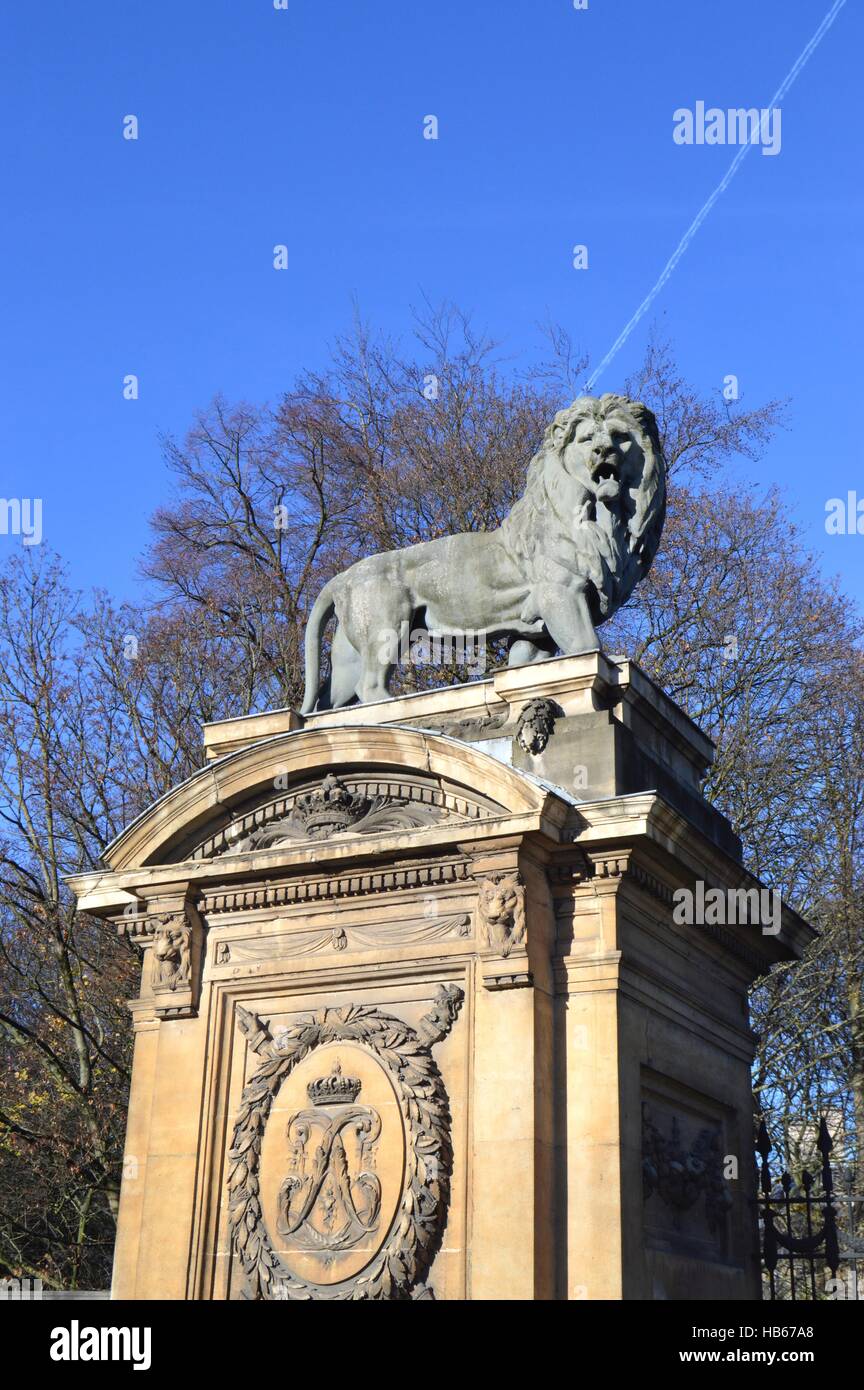 One lions in sculpture on a pillar in front of a portico Stock Photo ...