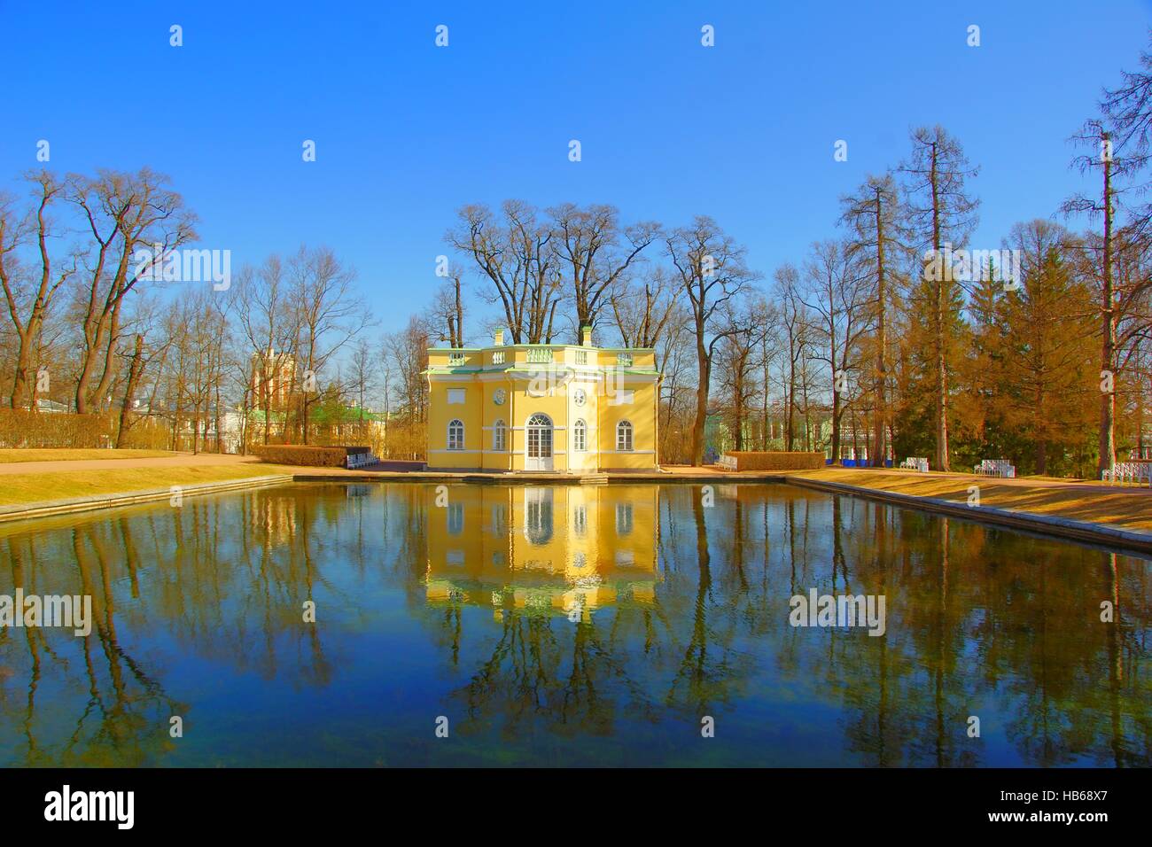 Mirror pond hi-res stock photography and images - Alamy
