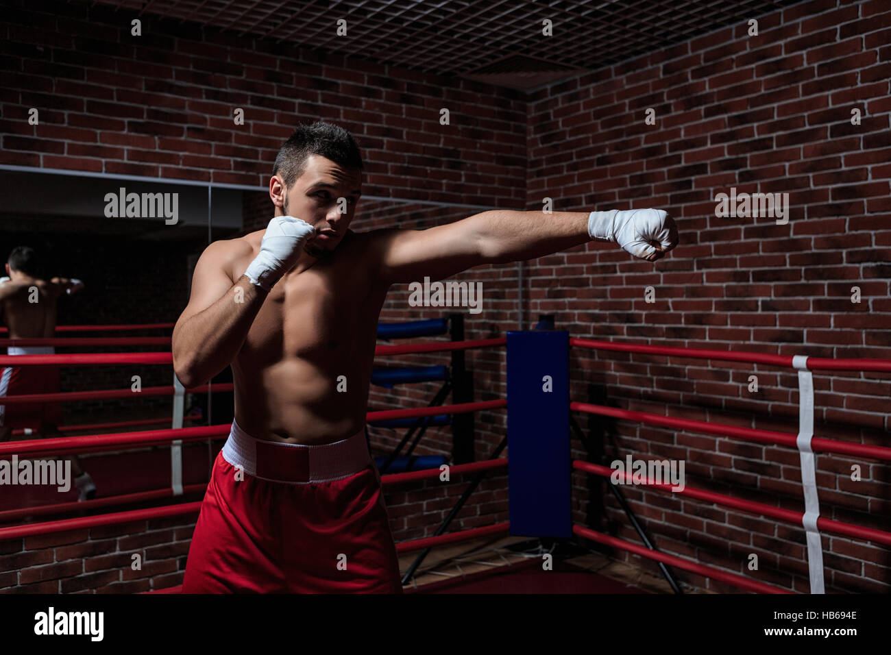 Males boxing hi-res stock photography and images - Alamy