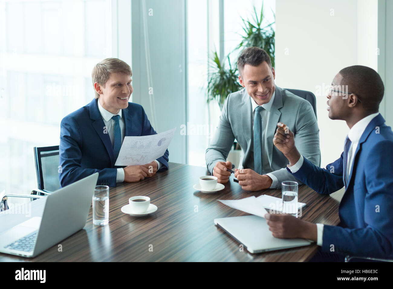 Teams teamwork hi-res stock photography and images - Alamy