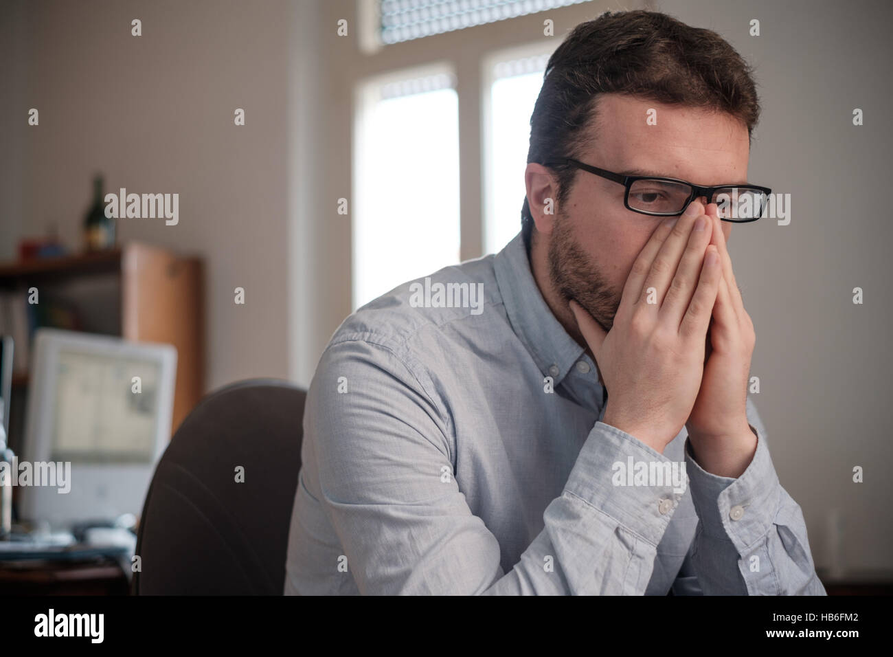 Sad worker hi-res stock photography and images - Alamy