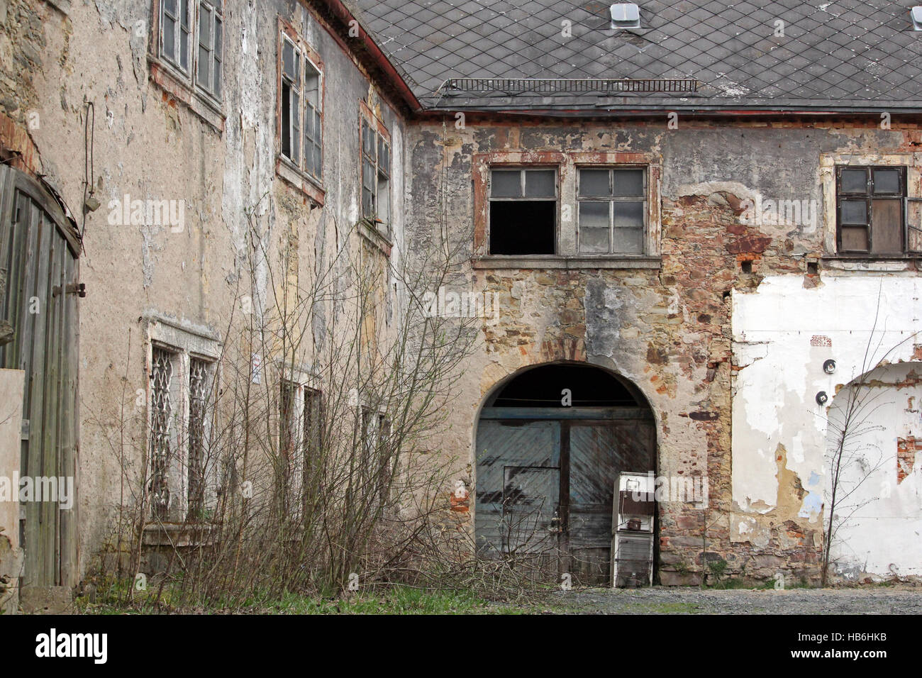 Ruinous building hi-res stock photography and images - Alamy