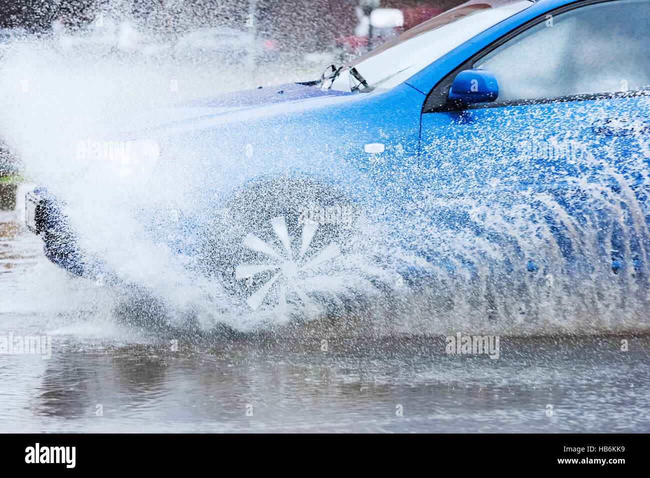Car puddle hi-res stock photography and images - Alamy