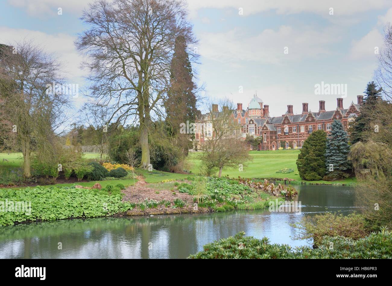 Country house in formal gardens Stock Photo - Alamy