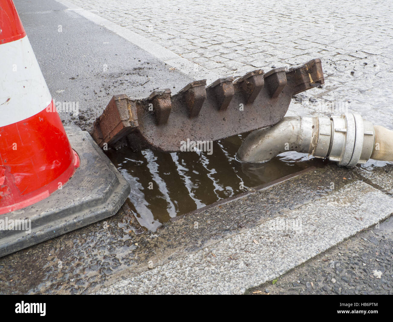 Overflowing drain hi-res stock photography and images - Alamy