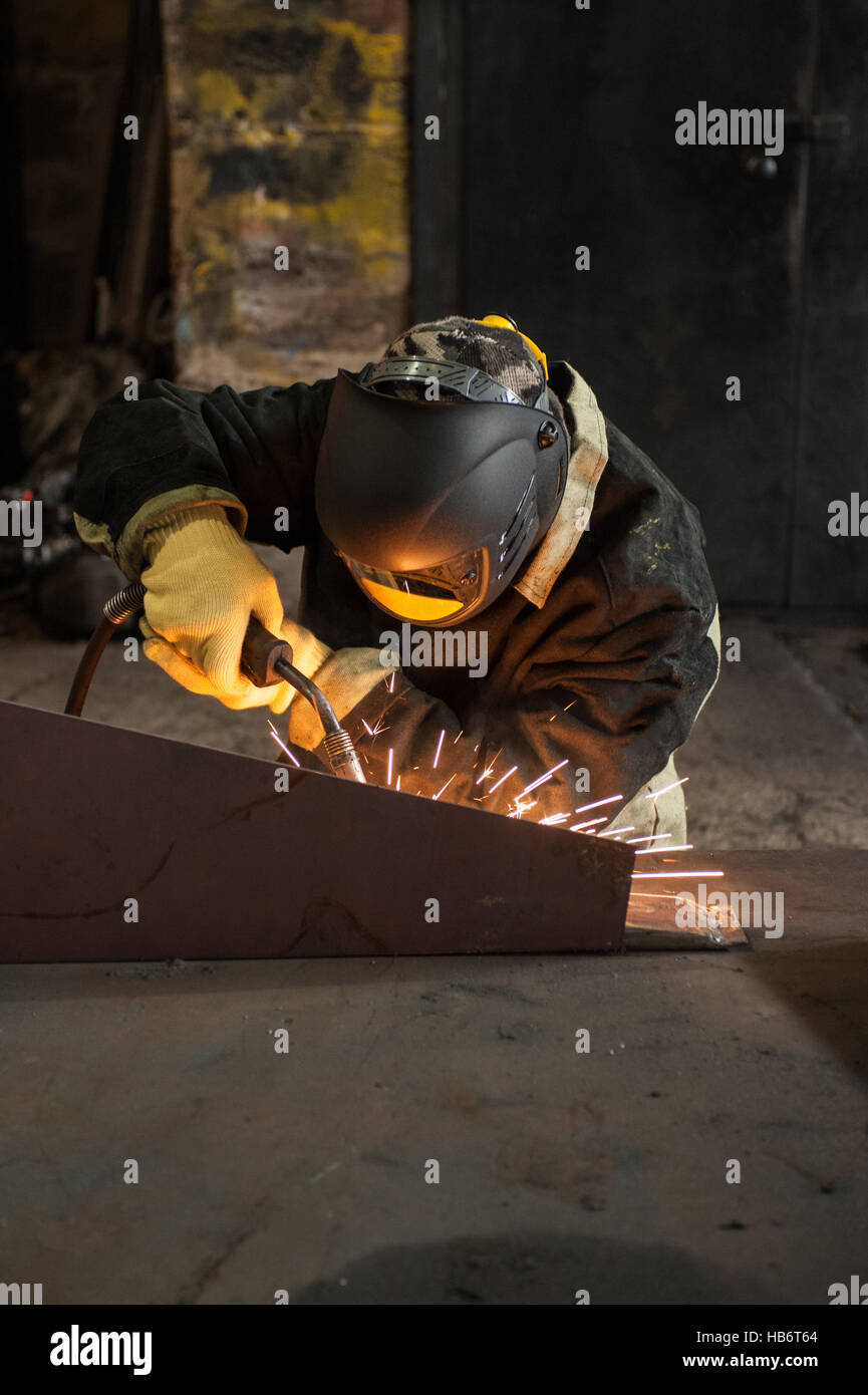 worker welding metal Stock Photo - Alamy