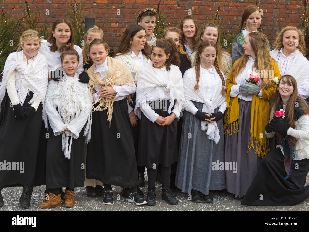 Girl victorian teenager hi-res stock photography and images - Alamy