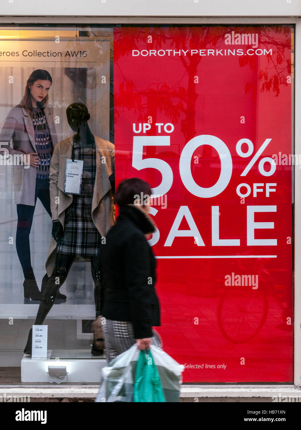 Dorothy perkins shop window hi-res stock photography and images - Alamy