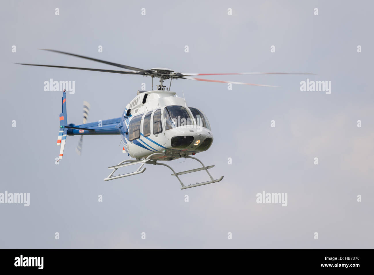 Helicopters in flight hi-res stock photography and images - Alamy