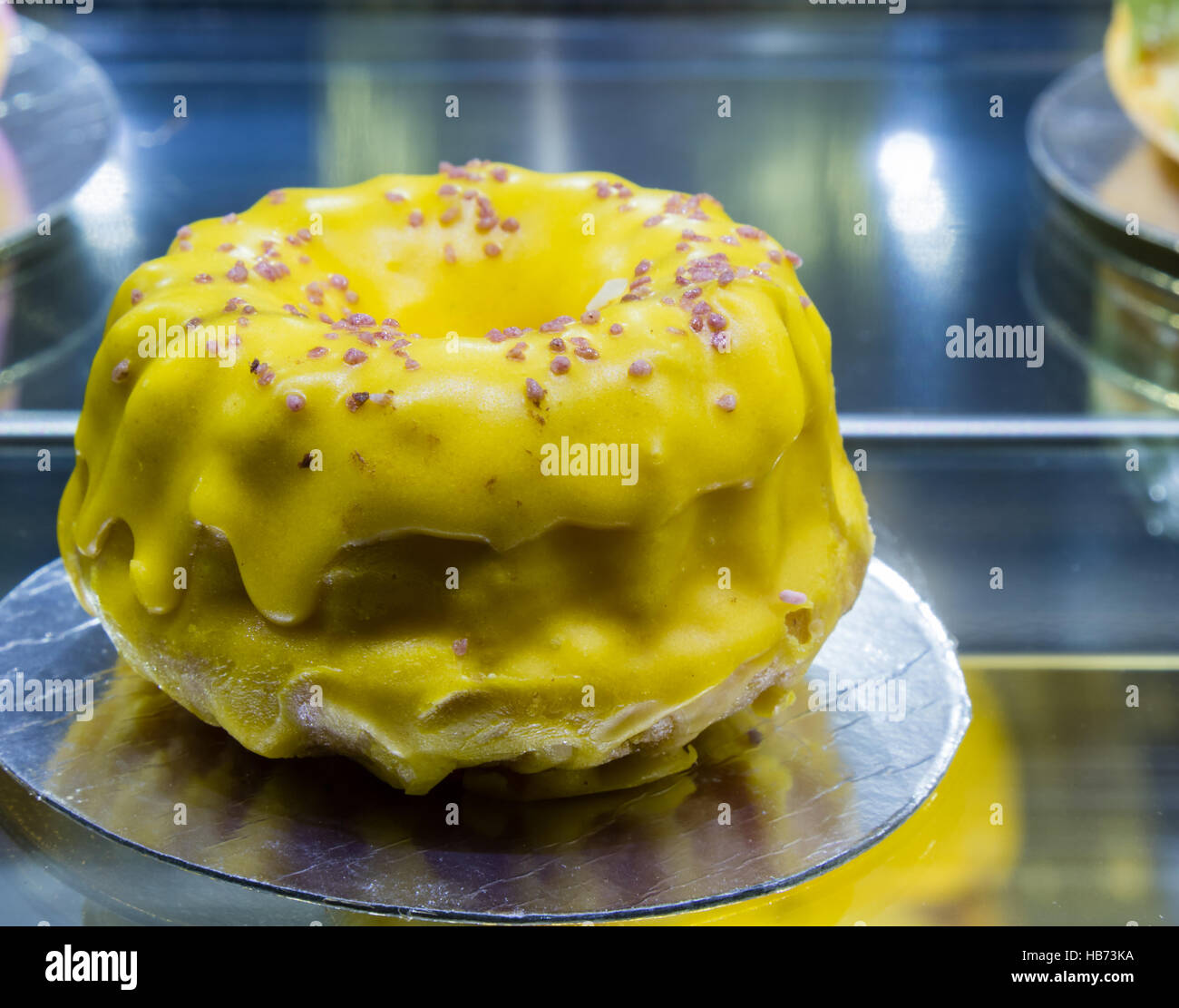 yellow cake dessert Stock Photo - Alamy