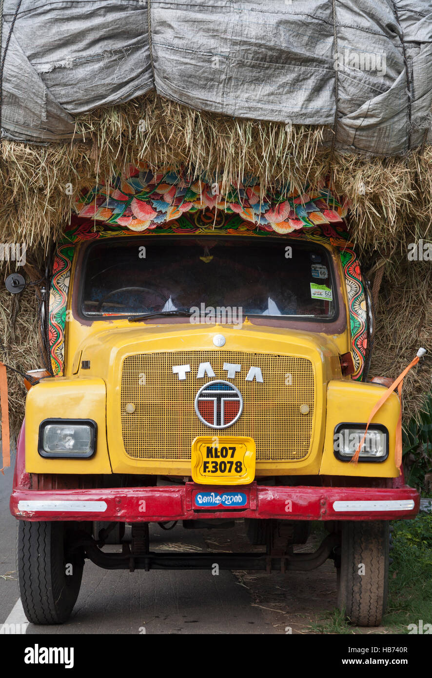 Overloaded indian truck hi-res stock photography and images - Alamy