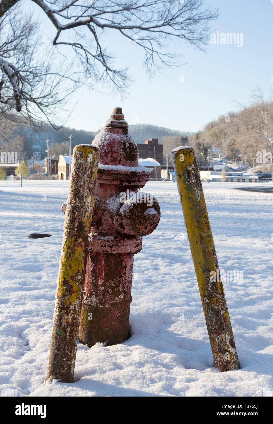 Old red fire hydrant in snow in winter Stock Photo - Alamy