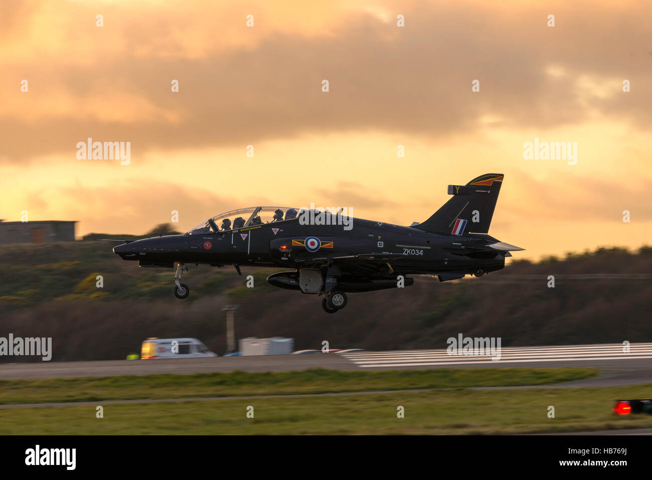 Raf Valley Sunset Hawk T2 Fast jet. Anglesey North Wales.Uk Stock Photo - Alamy