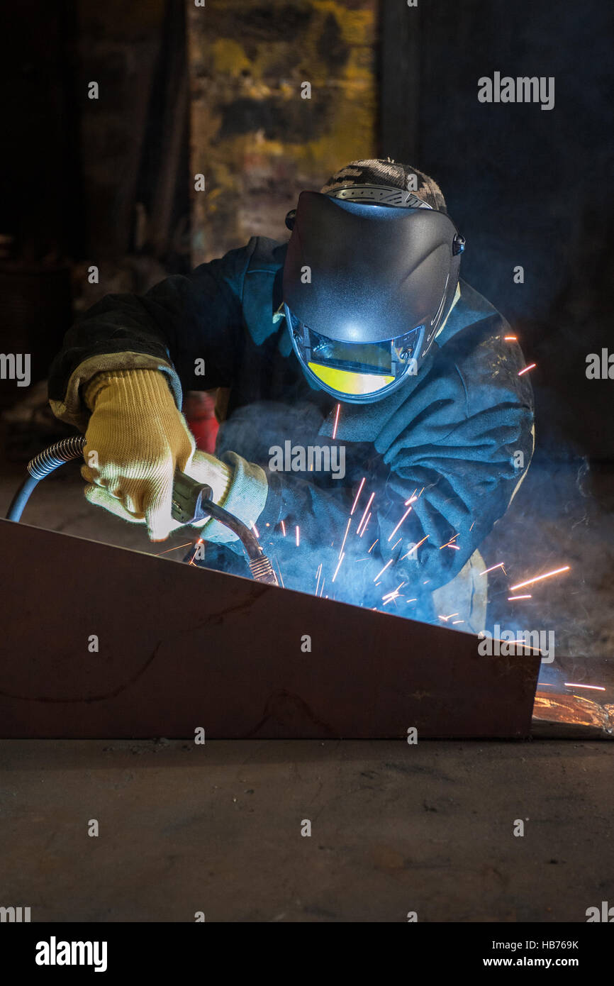 worker welding metal Stock Photo - Alamy