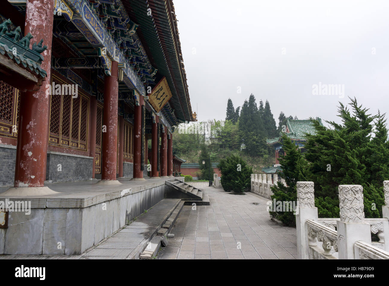 tianmen mountain temple architecture Stock Photo - Alamy
